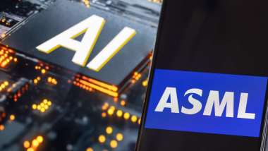 ASML或乘上AI巨額交易浪潮！第三季新訂單預估達53.6億歐元 | 鉅亨網 - 美股雷達